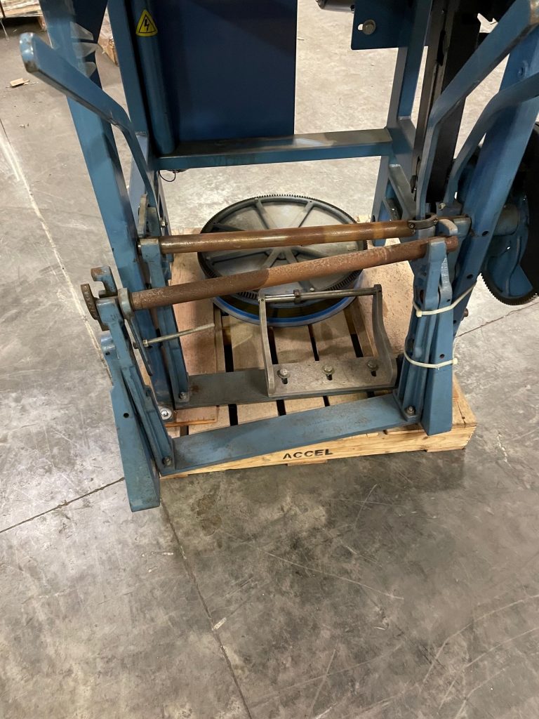 Wardwell 16 Carrier – Gladding Braiding Equipment